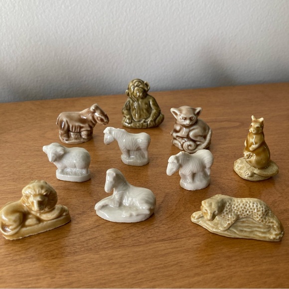 Wade | Other | Wade Ceramic Animal Figurines Set Of Brown And Cream ...